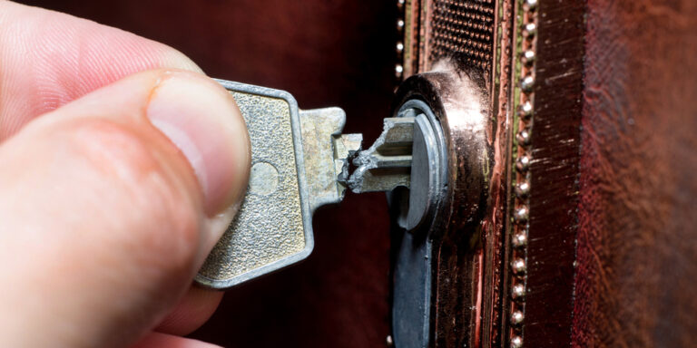 3 Common Lock Problems and How to Fix Them - 2021 Guide - Emlii