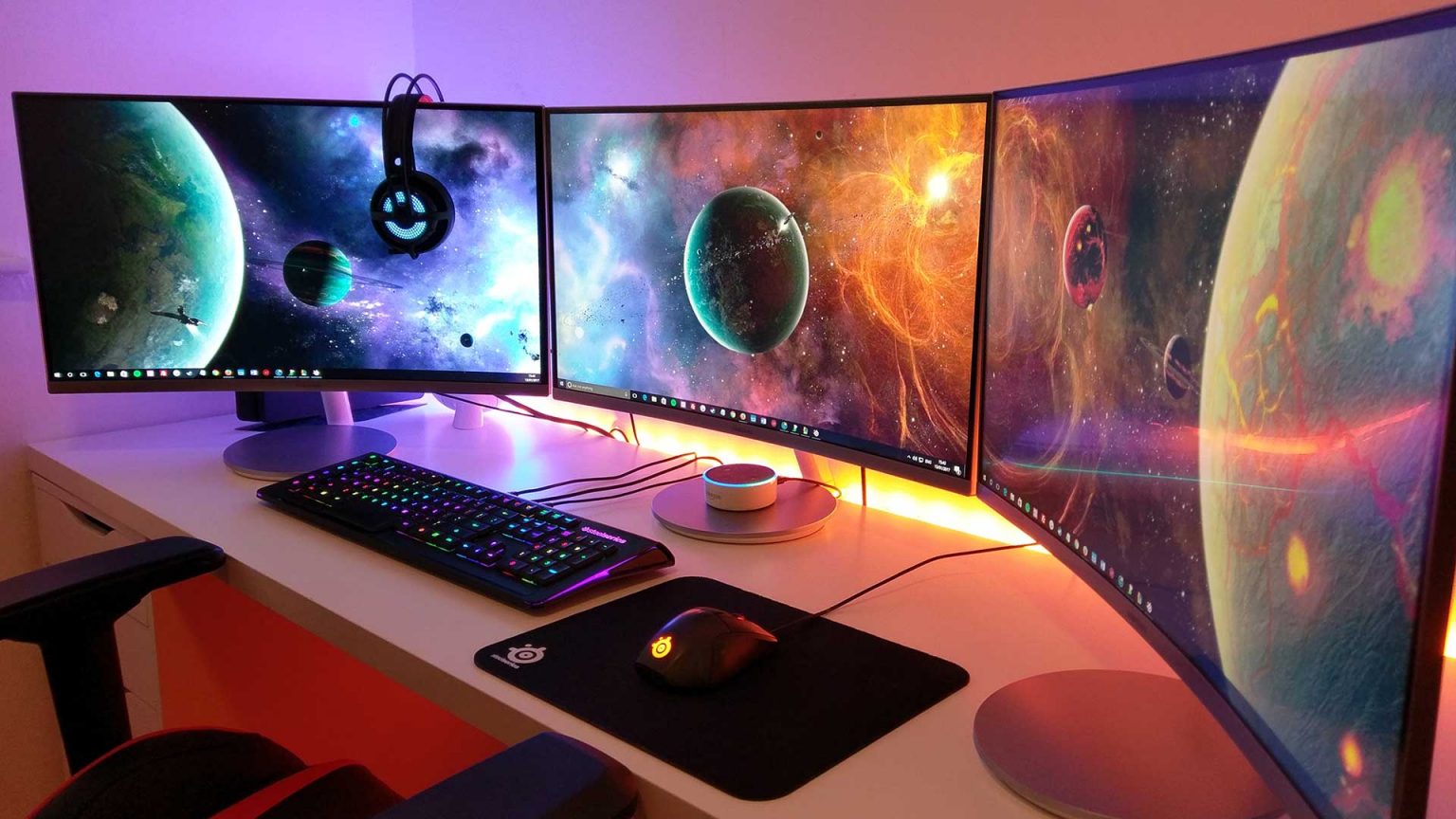 Undeniable Advantages of a 6 Monitor Setup - 2021 Guide - Emlii